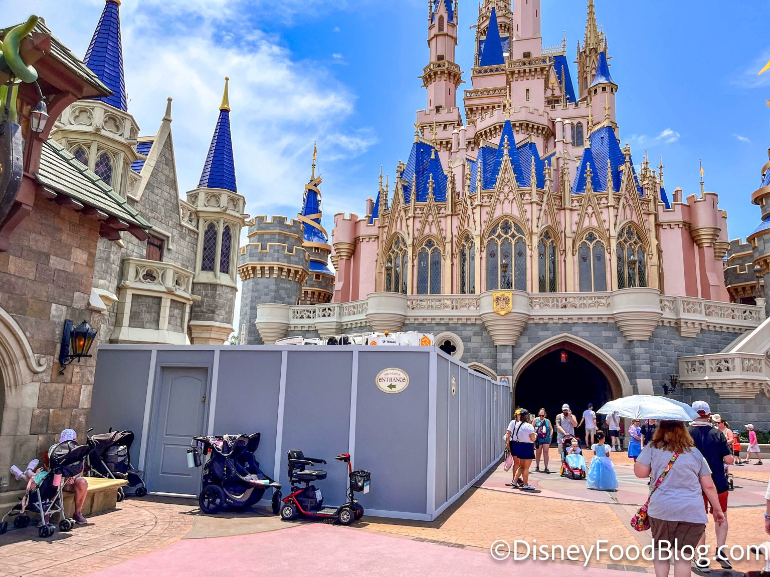 Cinderella Castle Looks DIFFERENT in Magic Kingdom - Disney by Mark