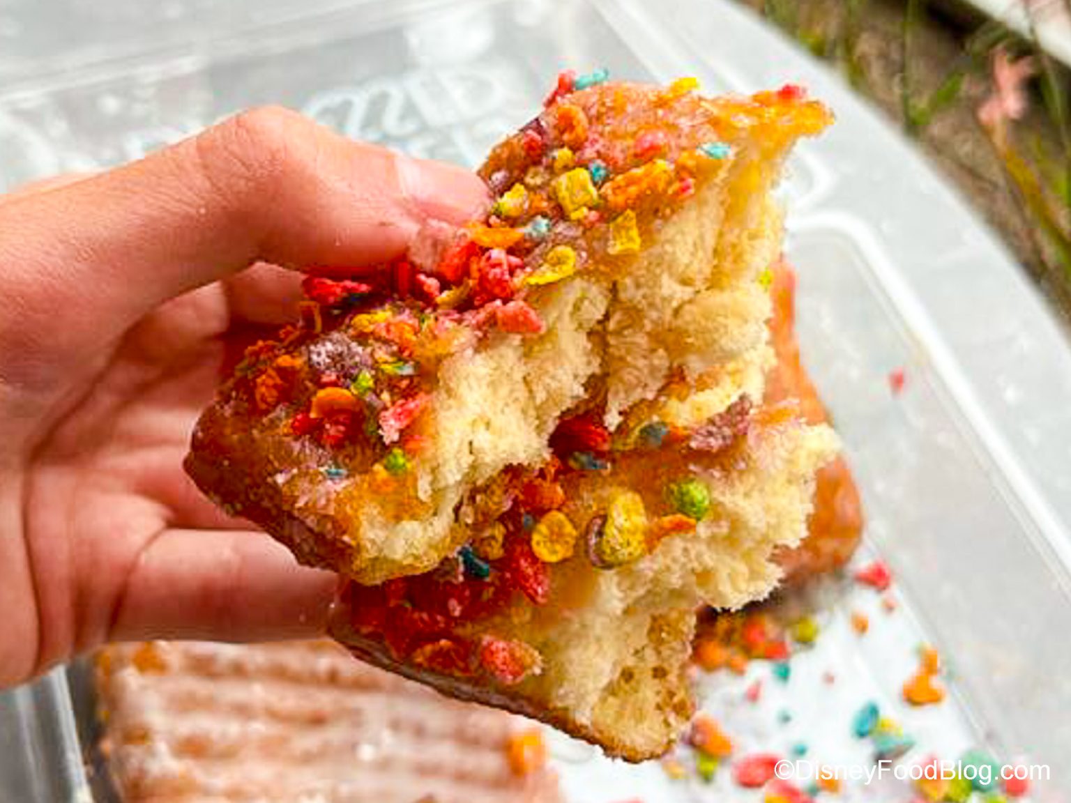 Brand-New Beignets Are Now in Downtown Disney! 🤤 | the disney food blog