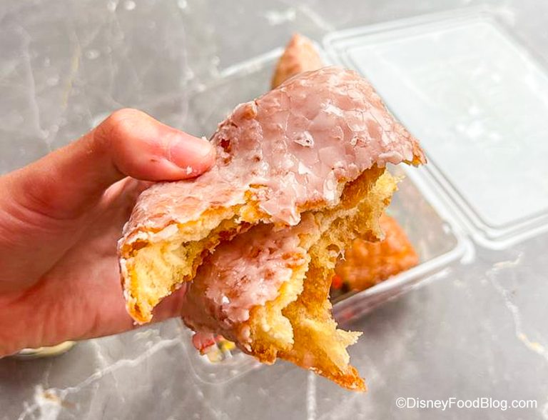 Brand-New Beignets Are Now in Downtown Disney! 🤤 | the disney food blog