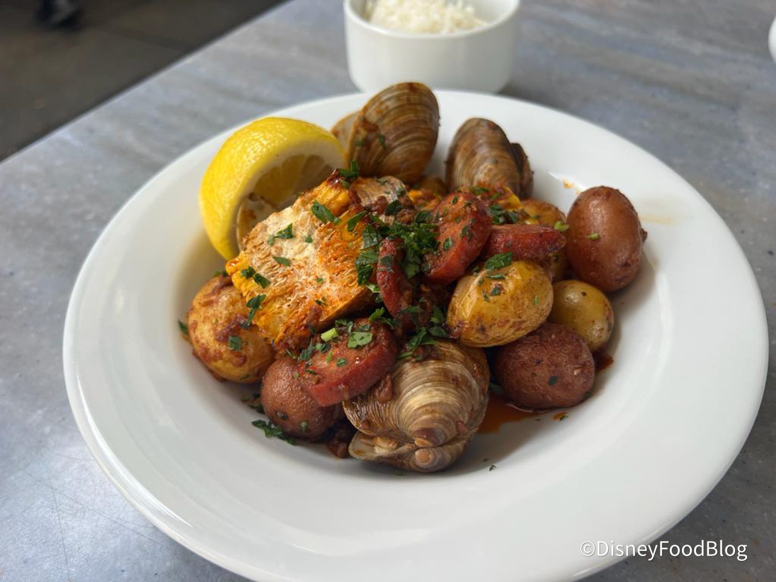 REVIEW: This Is the Closest You're Gonna Get to Eating Inside Disney's ...