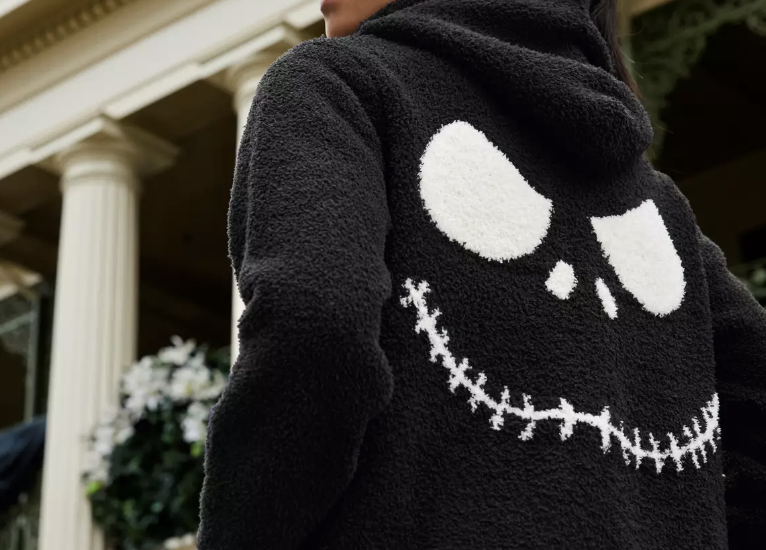 Everyone Will Be Wearing These Souvenirs in Disney World This Fall ...