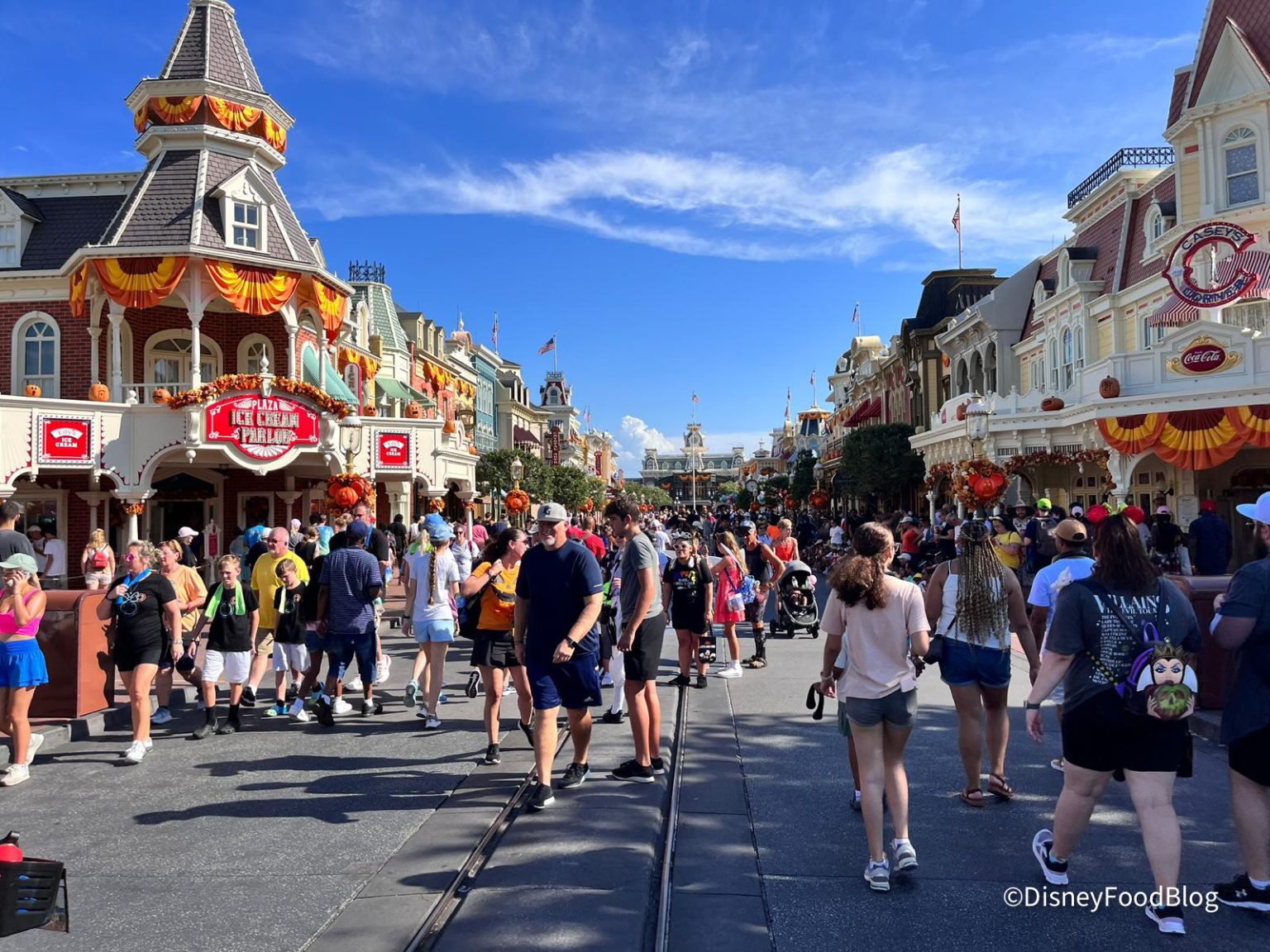 What the 2023 Crowds Look Like at a Sold-Out Mickey's Not-So-Scary ...