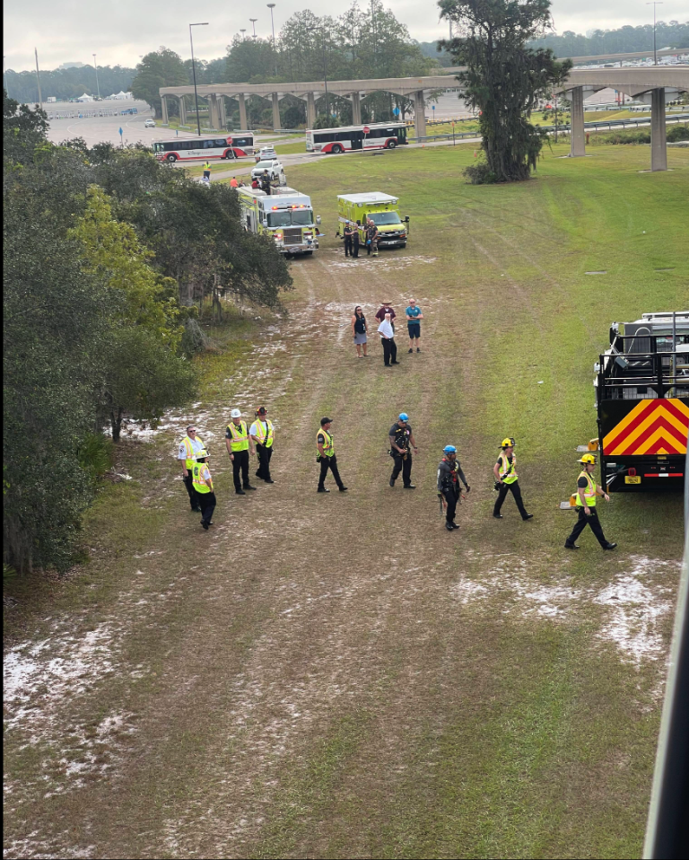 NEWS: The Monorail BROKE DOWN in Disney World, Prompting Evacuation ...
