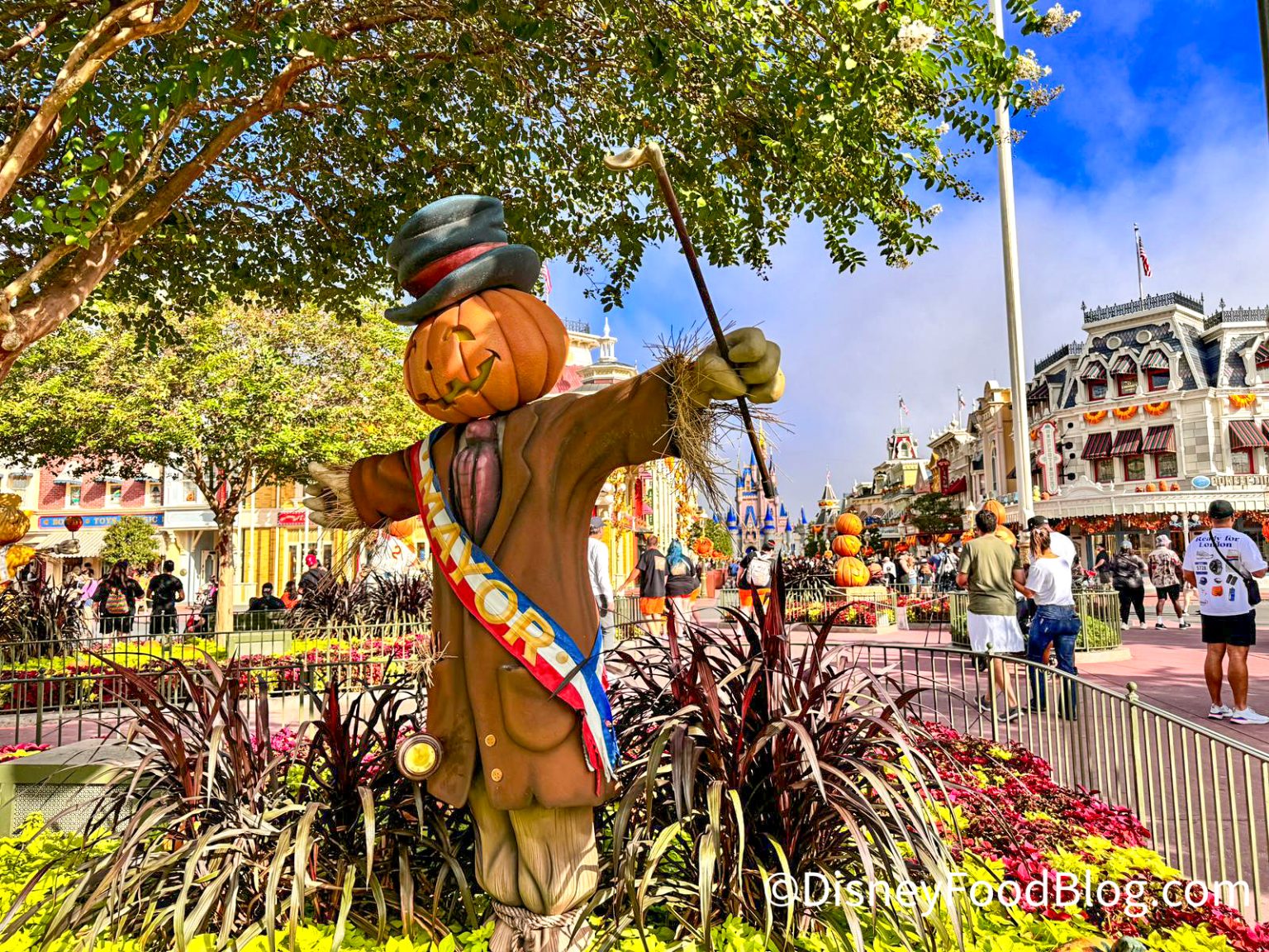 Jump Scare Alert — These Old Disney Halloween Costumes Are Worse Than ...