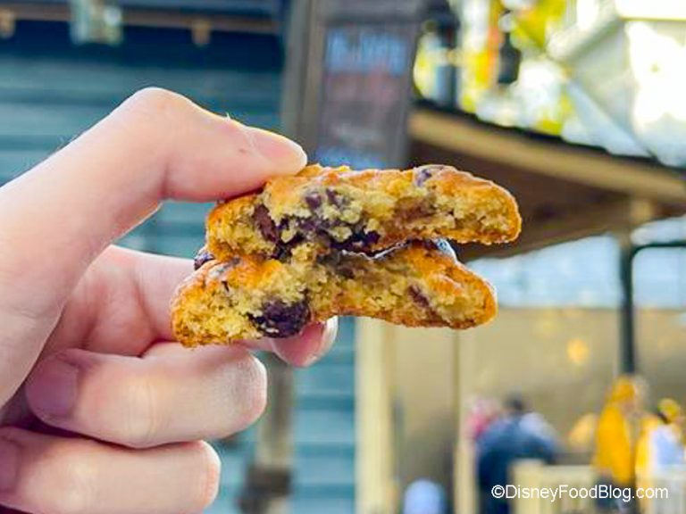The Secret $6 Treat That's Selling Out Daily in Disneyland! | the ...
