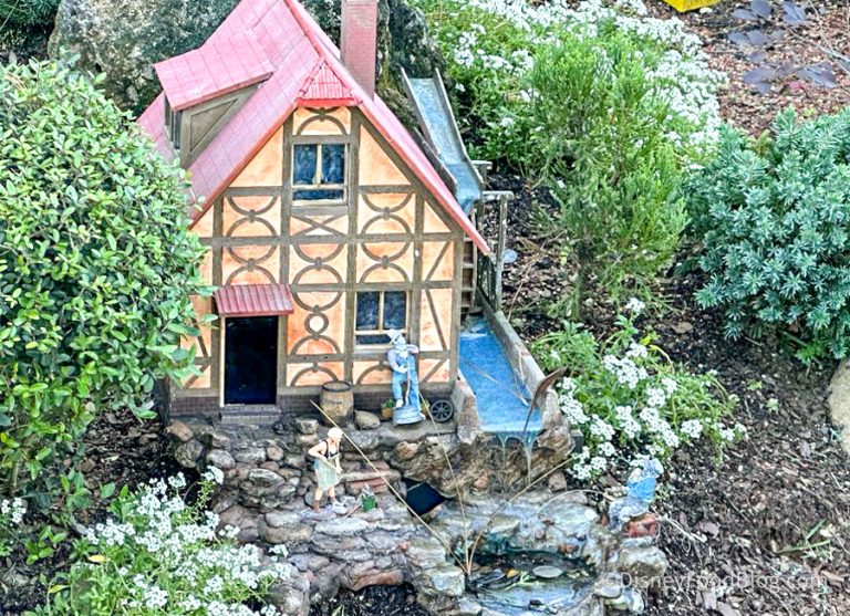 EPCOT's Tiny Train Town Is Riddled With NEFARIOUS MISDEEDS | the disney ...