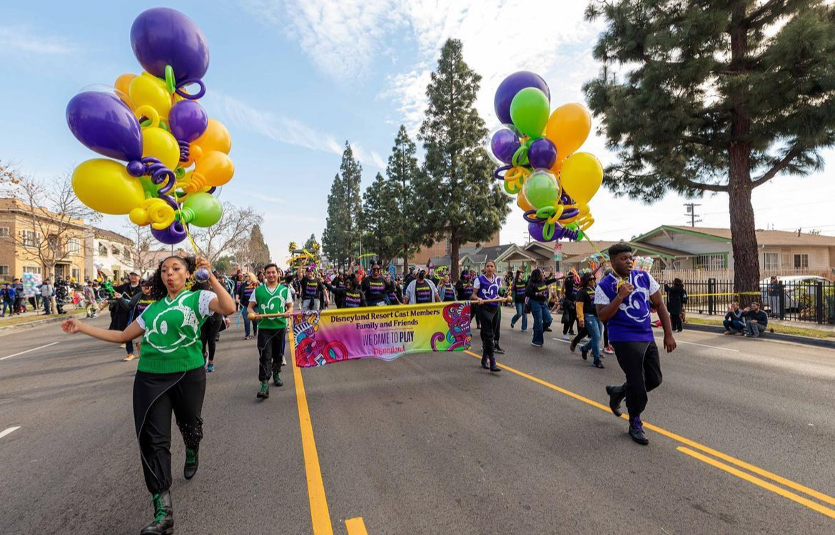SURPRISE! See the Disney Characters That Visited a SPECIAL Parade in ...
