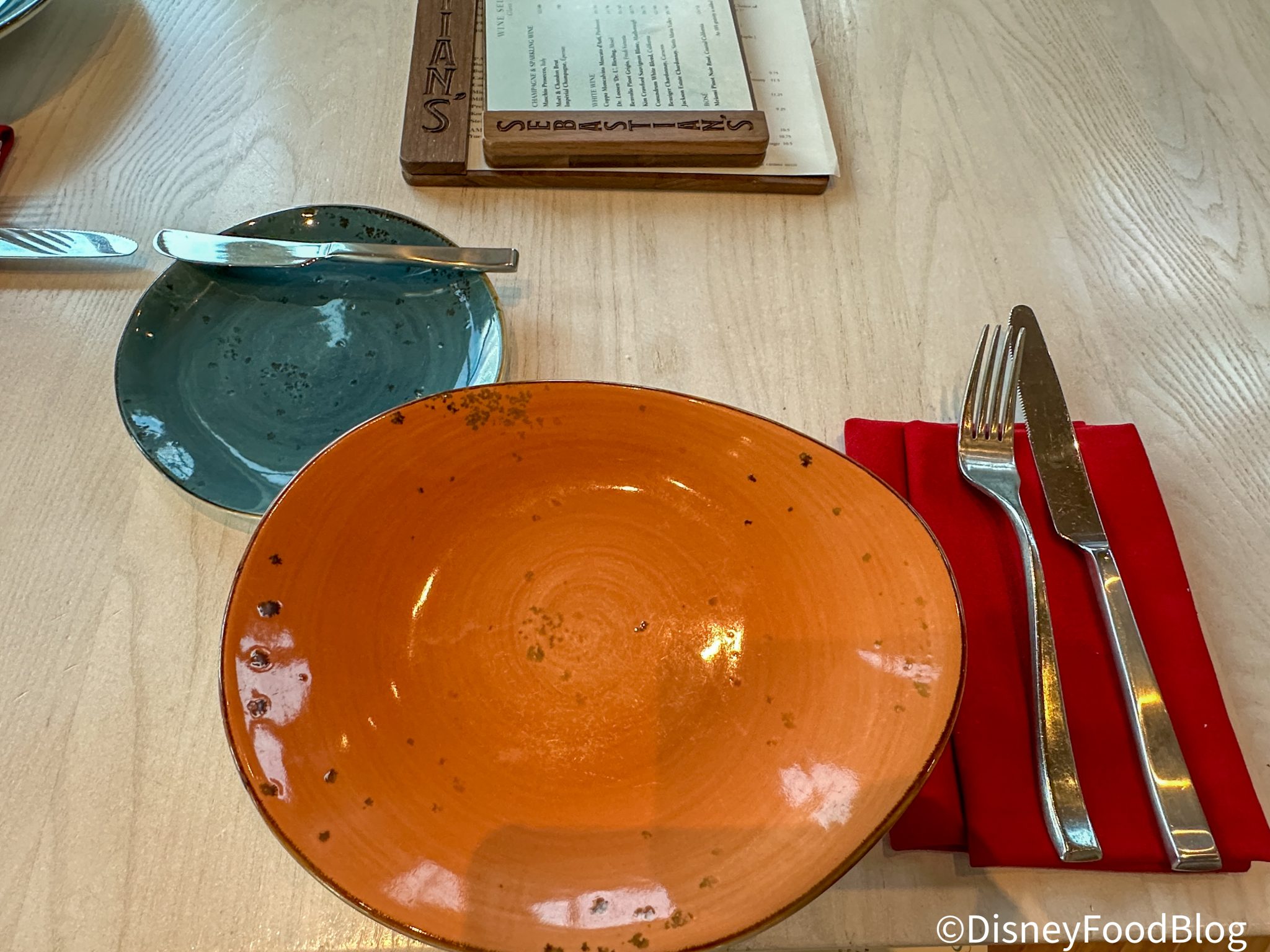 REVIEW: The Hidden Disney World Hotel Restaurant with Dessert That's ...