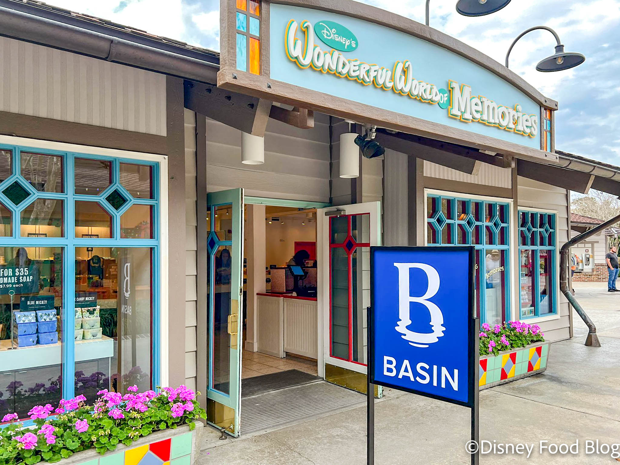 NEWS: A Popular Store Is CHANGING in Disney Springs! | the disney food blog