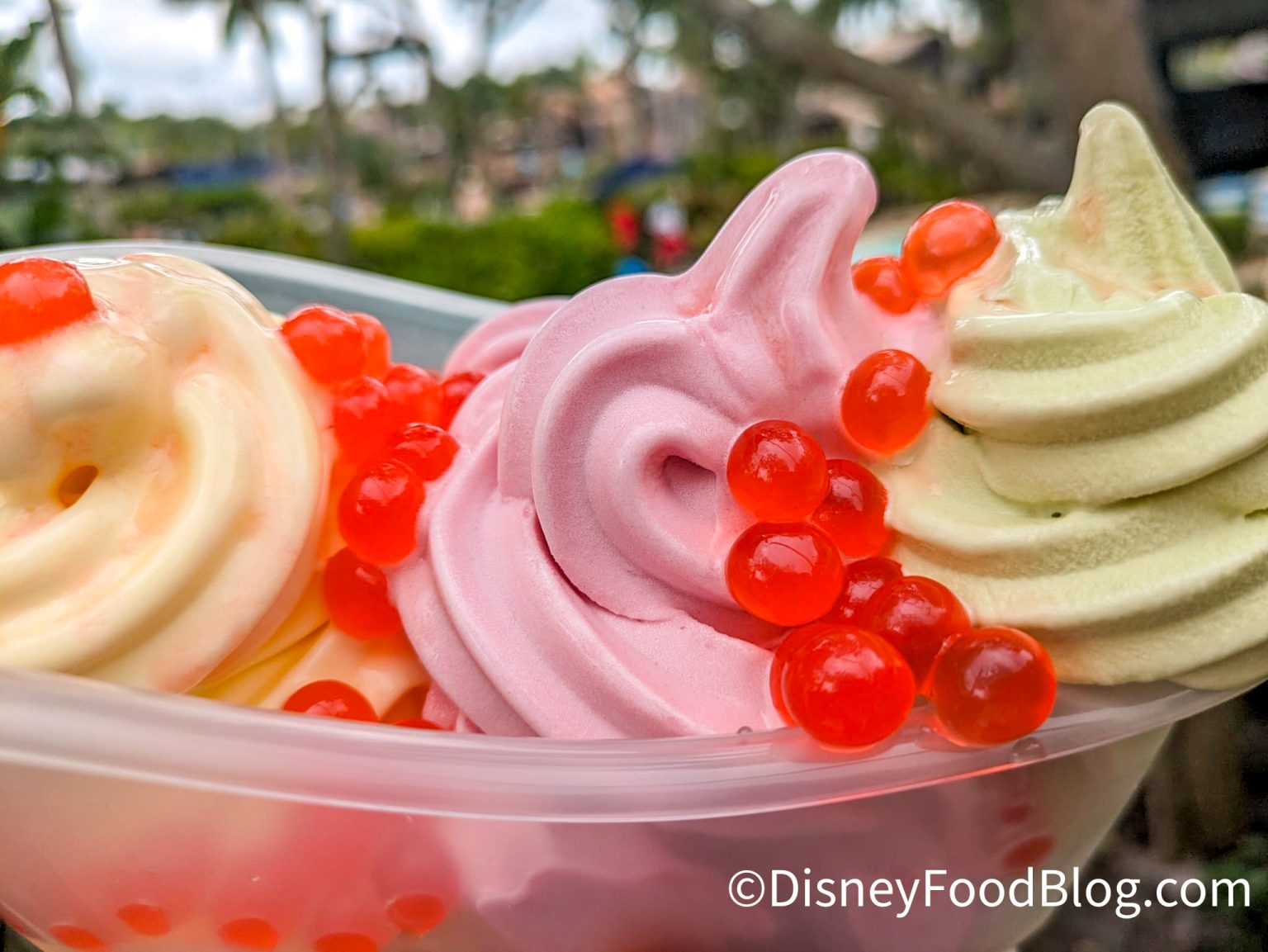REVIEW: There's a NEW Dole Whip Treat in Disney World and It's Served ...