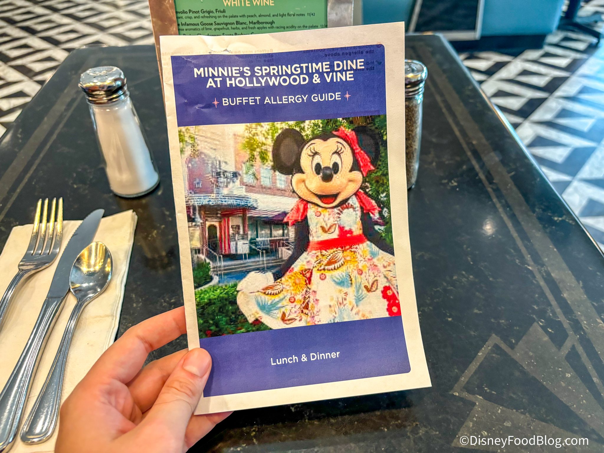 5 Things Your Disney World Waiter Wants To Tell You But Won't Cause ...