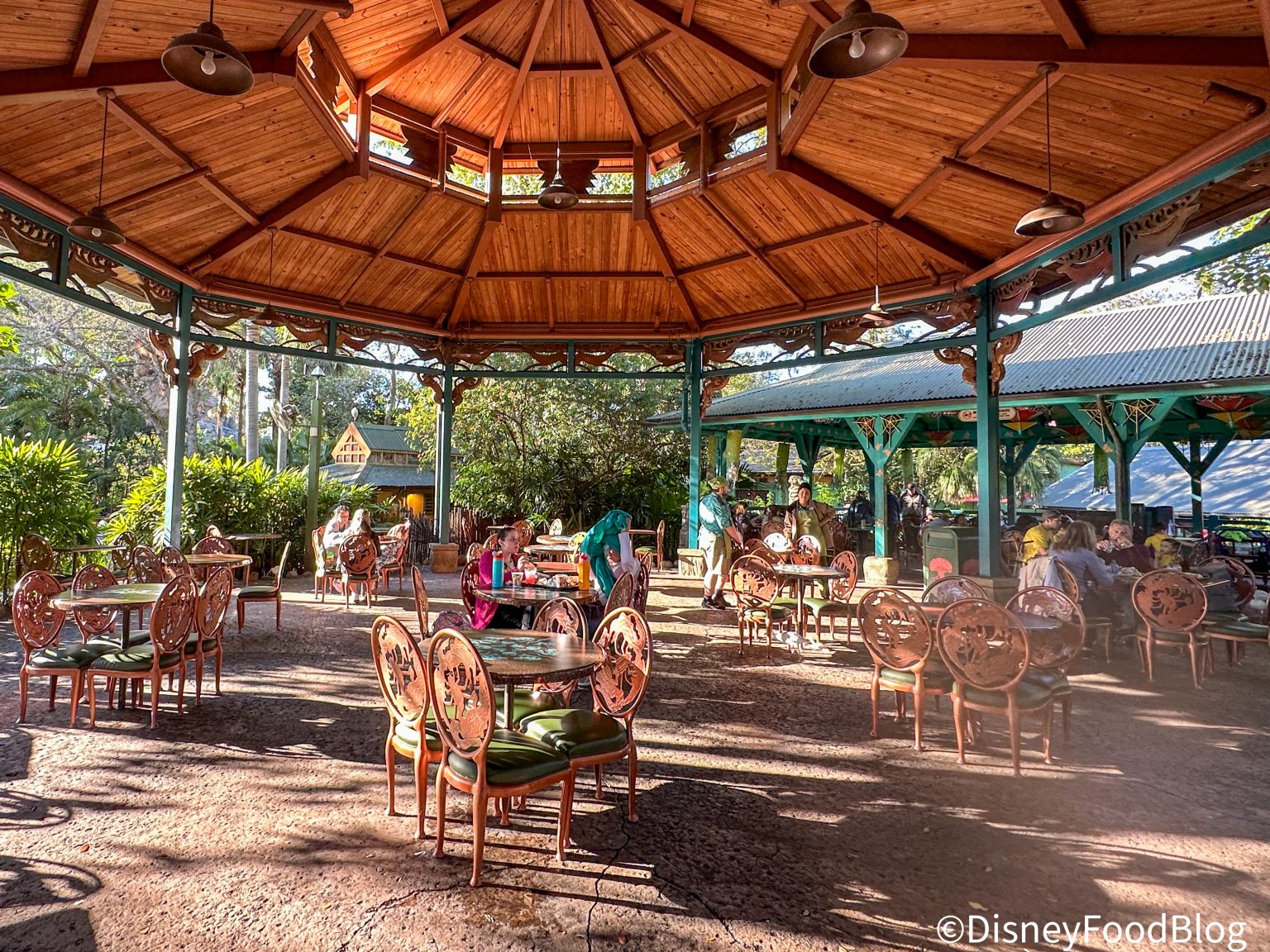REVIEW: YES, This Disney World Quick Service Meal is STILL Huge and ...