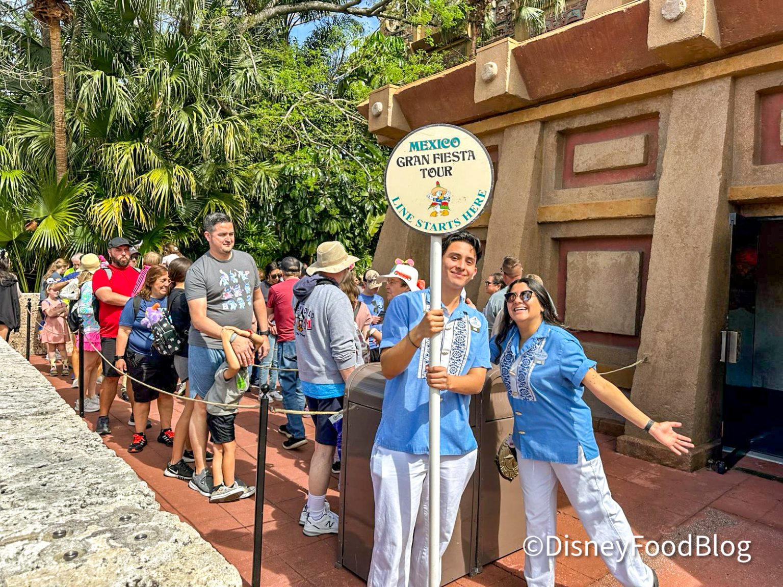THIS Is How You Know It's Busy in Disney World 😳 | the disney food blog