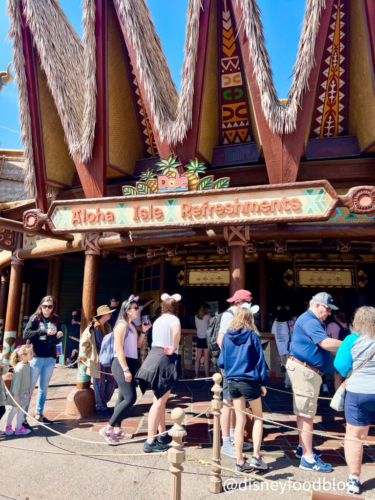 REVIEW: We Ate EVERYTHING at the Aloha Isle DOLE Whip Stand in Magic ...