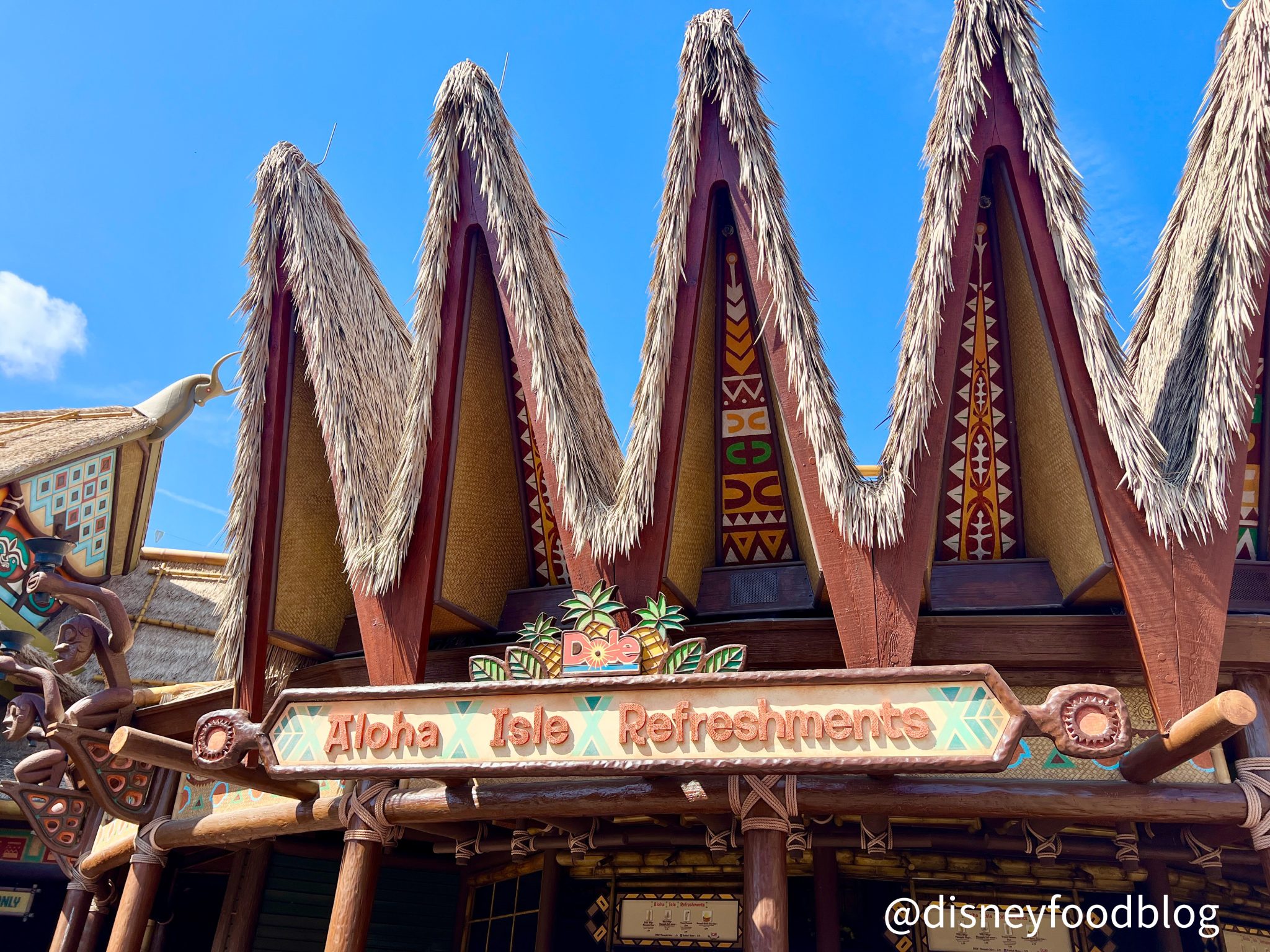 REVIEW: We Ate EVERYTHING at the Aloha Isle DOLE Whip Stand in Magic ...
