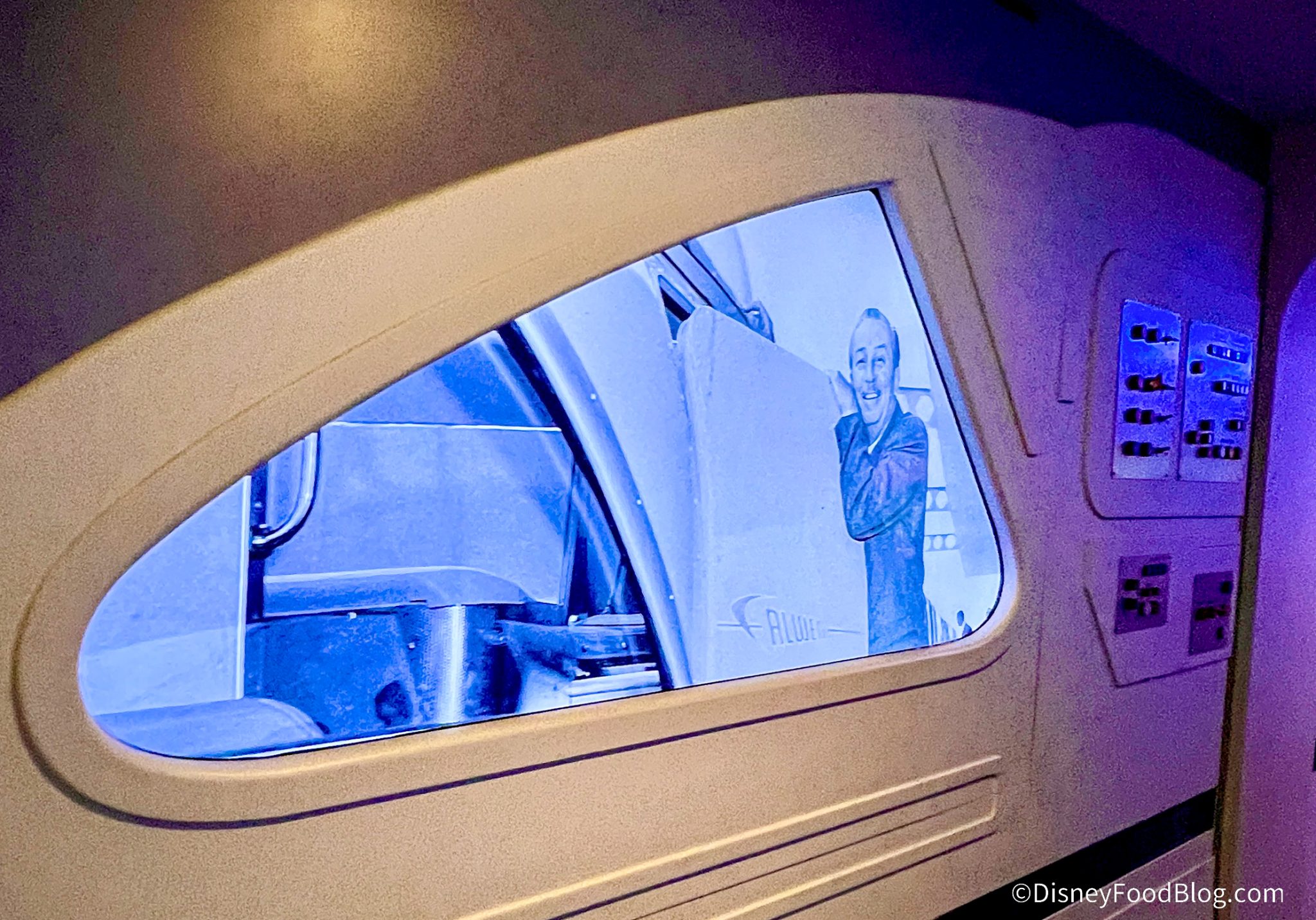 Only The LUCKIEST Disney Fans Get To See This EPIC MONORAIL HALLWAY ...