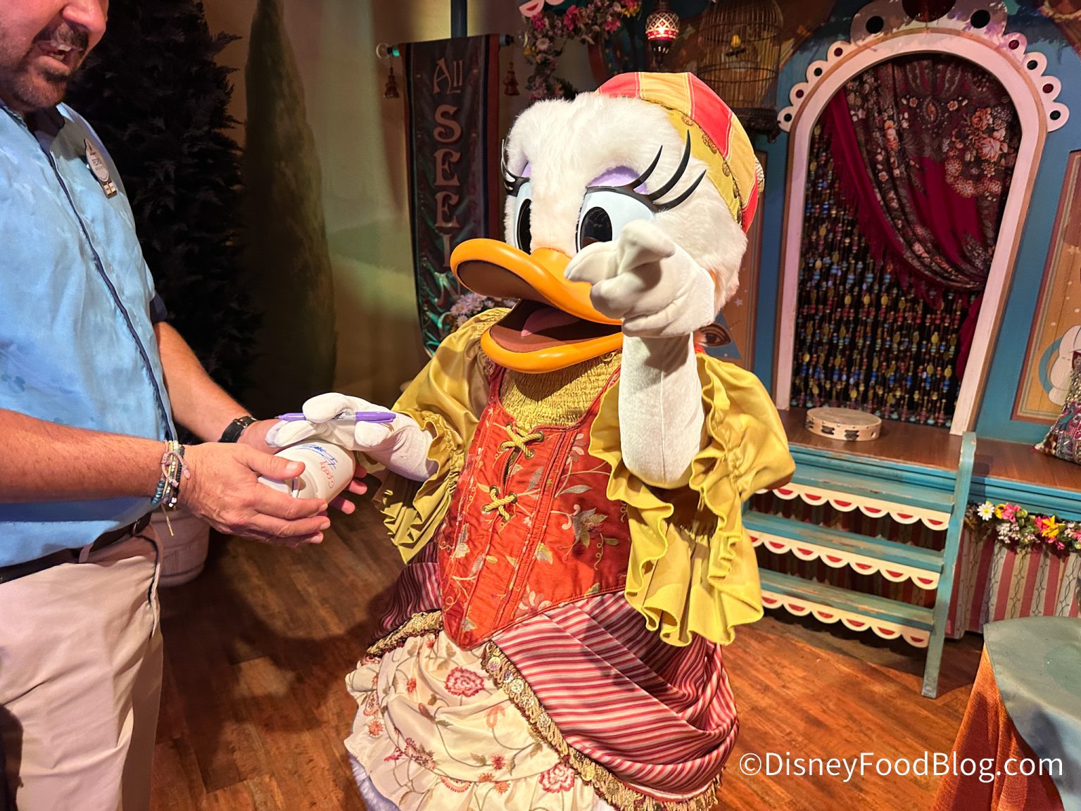 Literally Everyone Is Taking This Viral Souvenir to Disney World Right ...