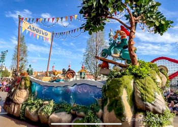 FULL LOOK at Disney's BRAND-NEW "Better Together" Parade | the disney ...