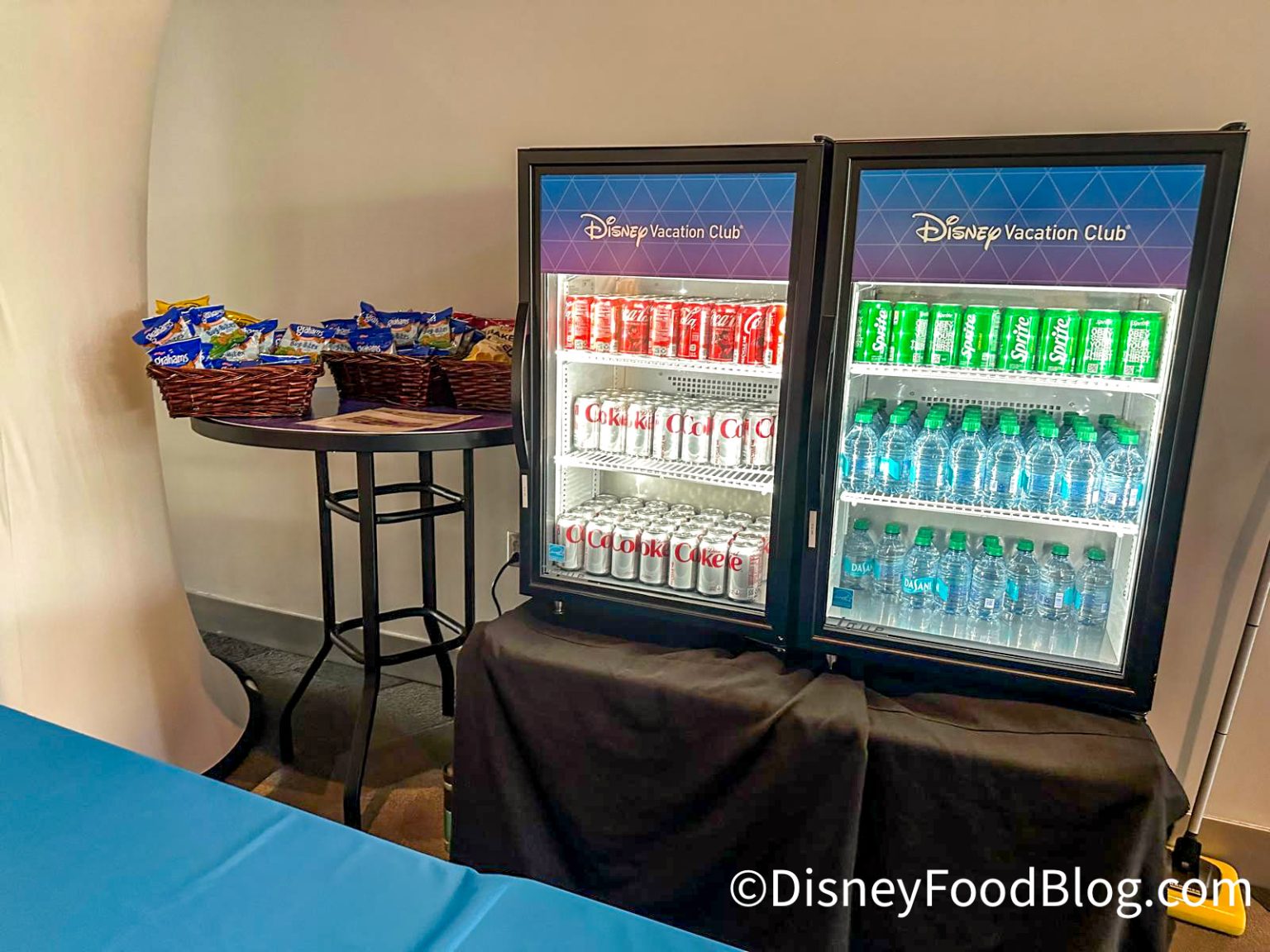 NEWS: Exclusive New Lounge Now OPEN in EPCOT! | the disney food blog