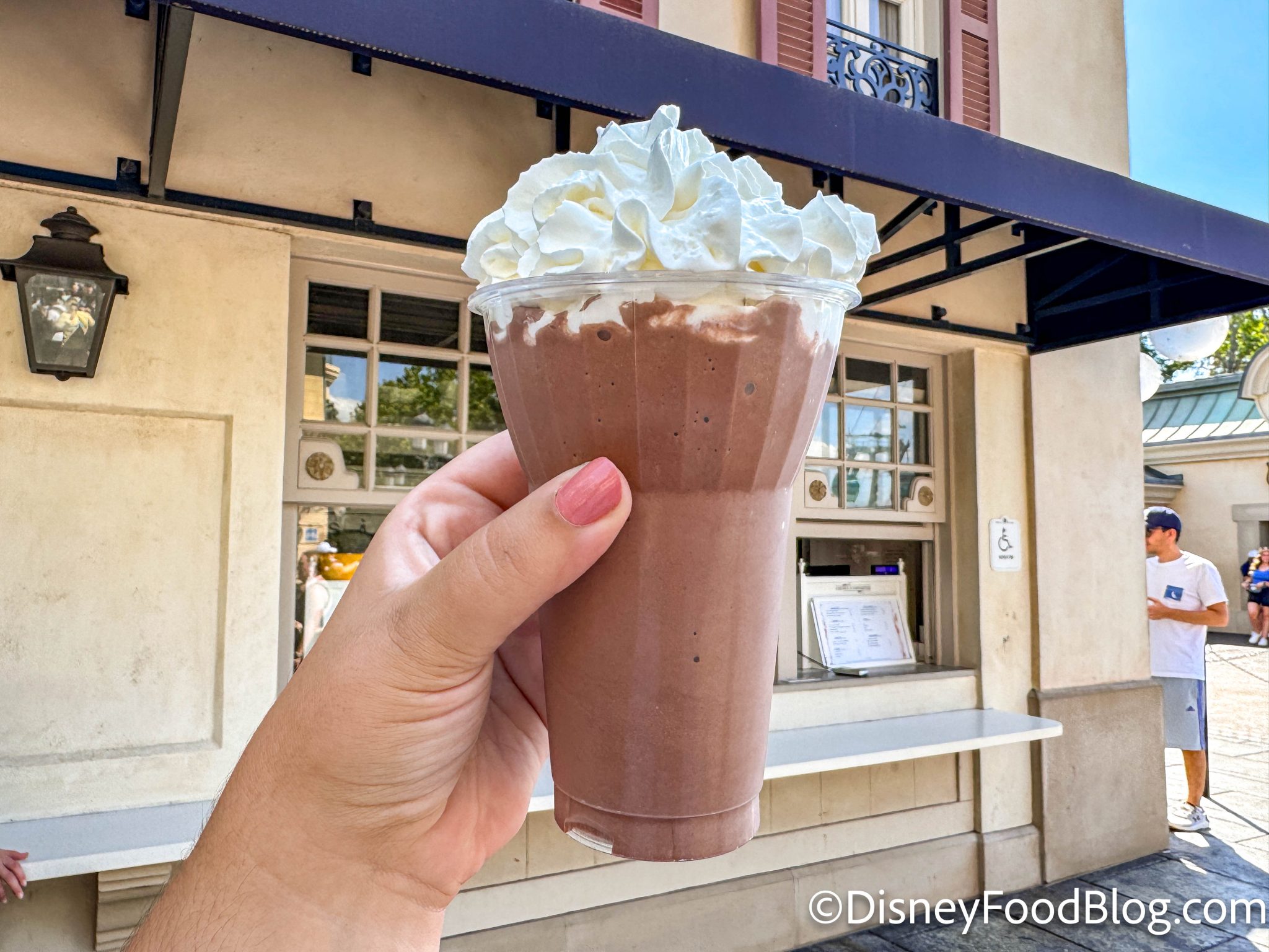 REVIEW: A Popular Restaurant Now Sells MILKSHAKES in EPCOT, and You're ...