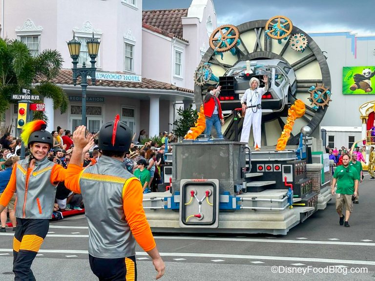 FIRST LOOK at the BRAND-NEW Mega Movie Parade in Universal Orlando ...