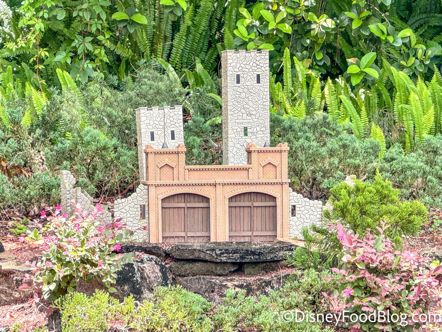 🦠 A PLAGUE Has Infected EPCOT's Tiny Train Town! 🦠 | the disney food blog