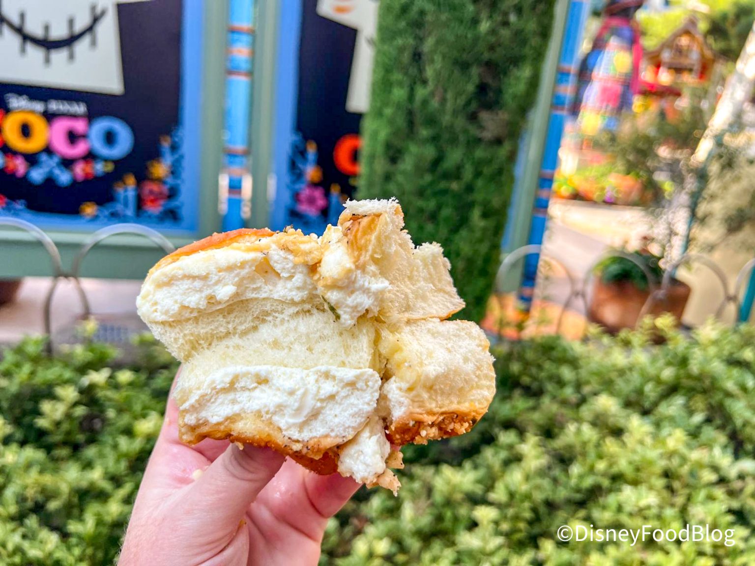 REVIEW: 2 NEW Halloween Treats Surprised Us in Disneyland | the disney ...