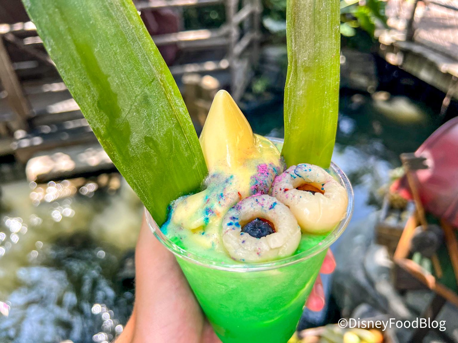 REVIEW: 2 NEW Halloween Treats Surprised Us in Disneyland | the disney ...