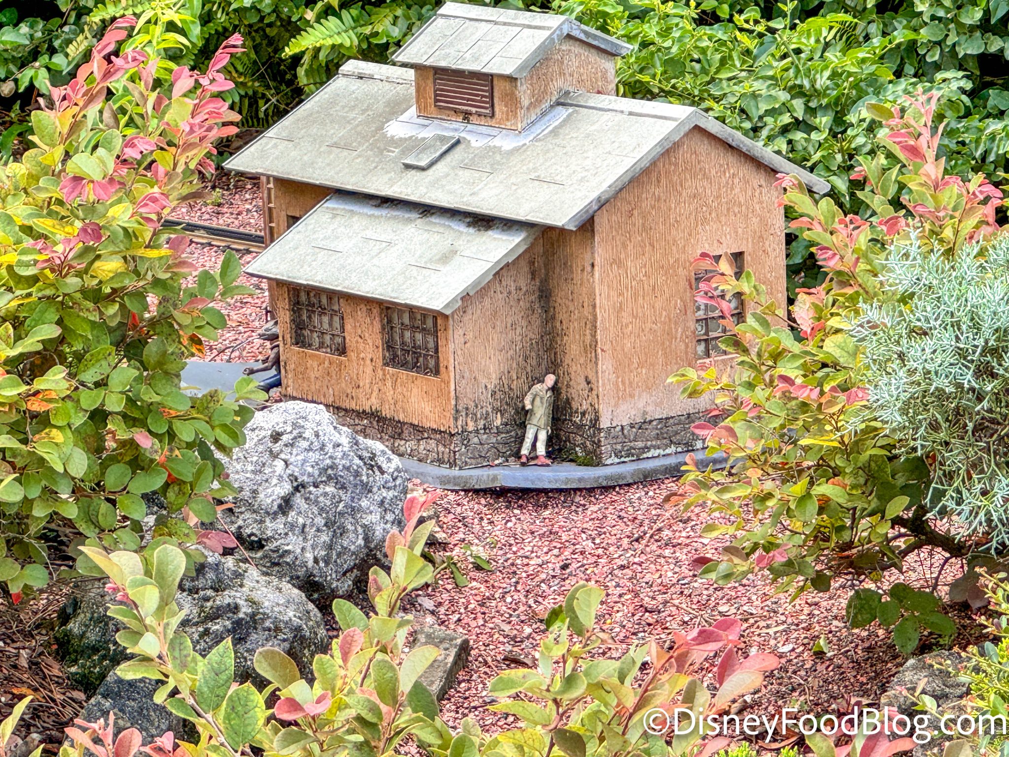 A Disaster of Miniature Proportions! The Trains Are BROKEN in EPCOT's ...