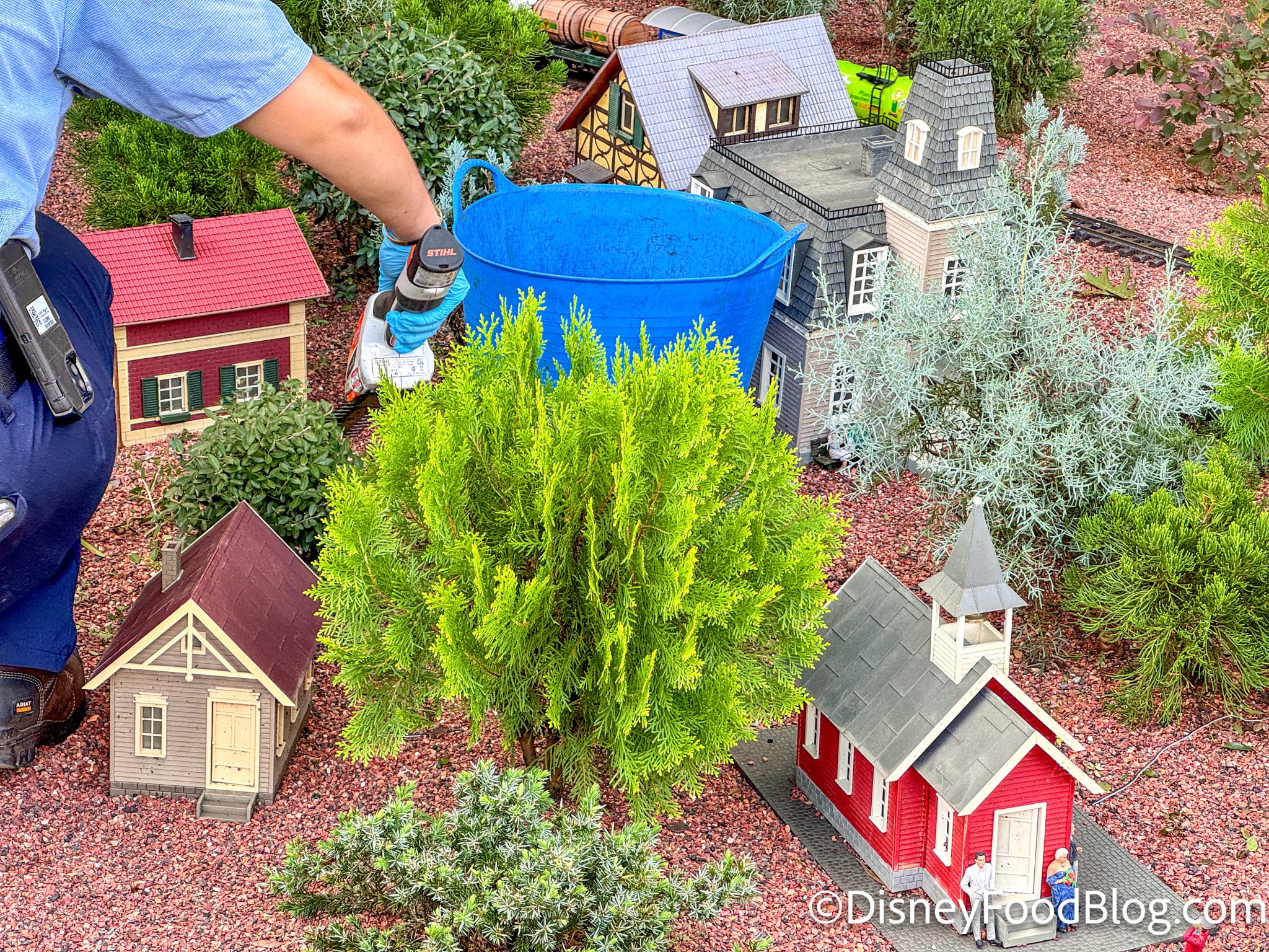The UNTHINKABLE Happened in EPCOT's Tiny Train Town | the disney food blog