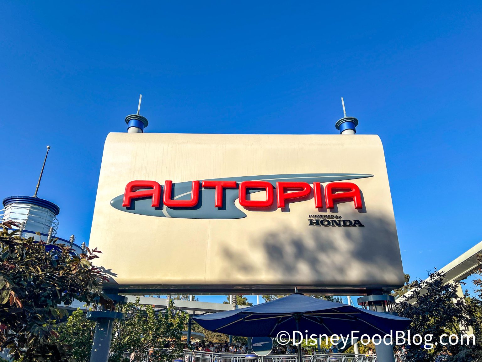 7 Disneyland Rides Experts REFUSE To Go On | the disney food blog