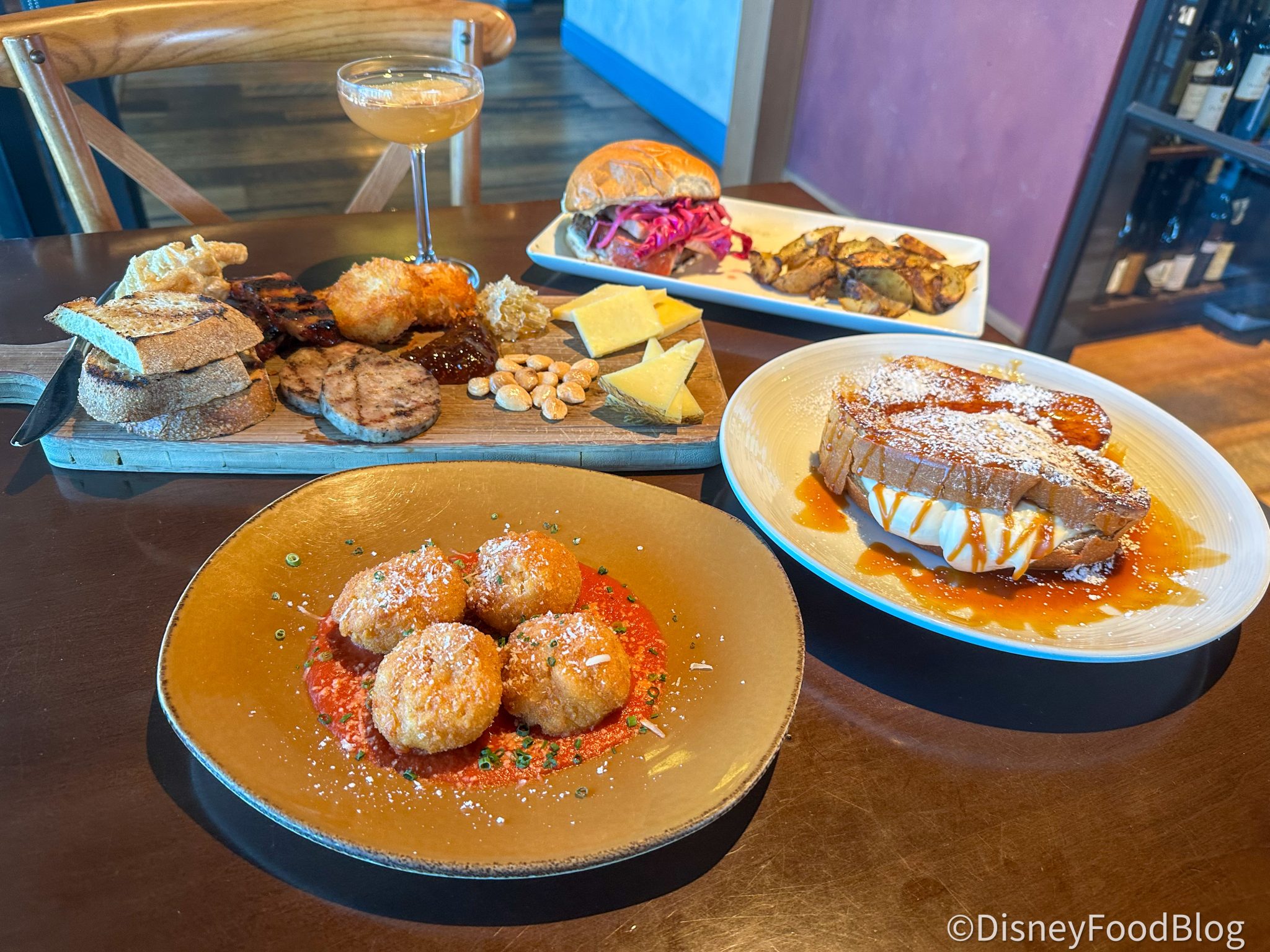 REVIEW: Is Disney's Exclusive Tomorrowland Lounge Worth The $$$? We ...