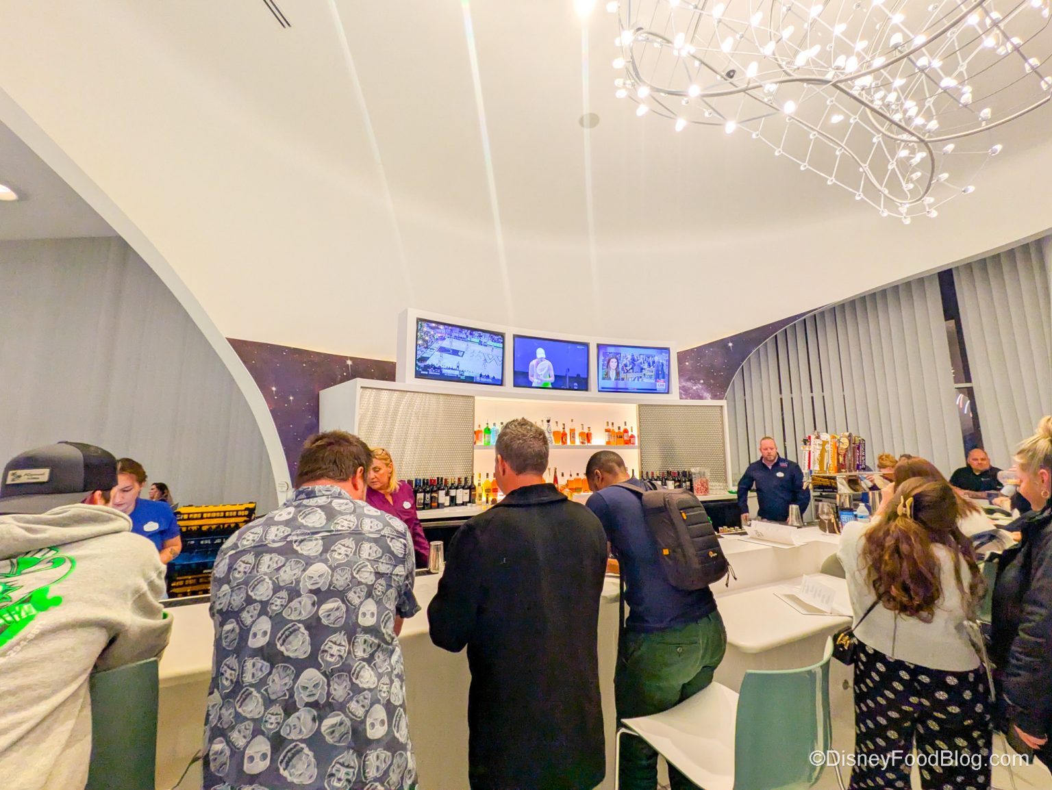 Join Us As We Try Nova Bar in Universal's NEW Hotel | the disney food blog