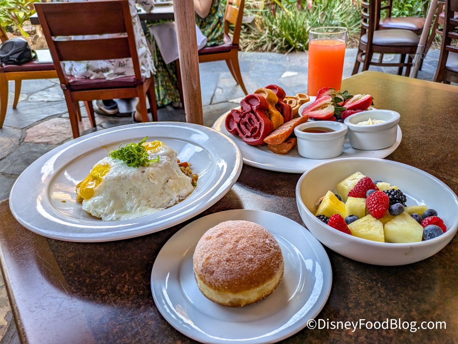 REVIEW: RED VELVET MICKEY WAFFLES and Characters (MAX!!) Make This ...