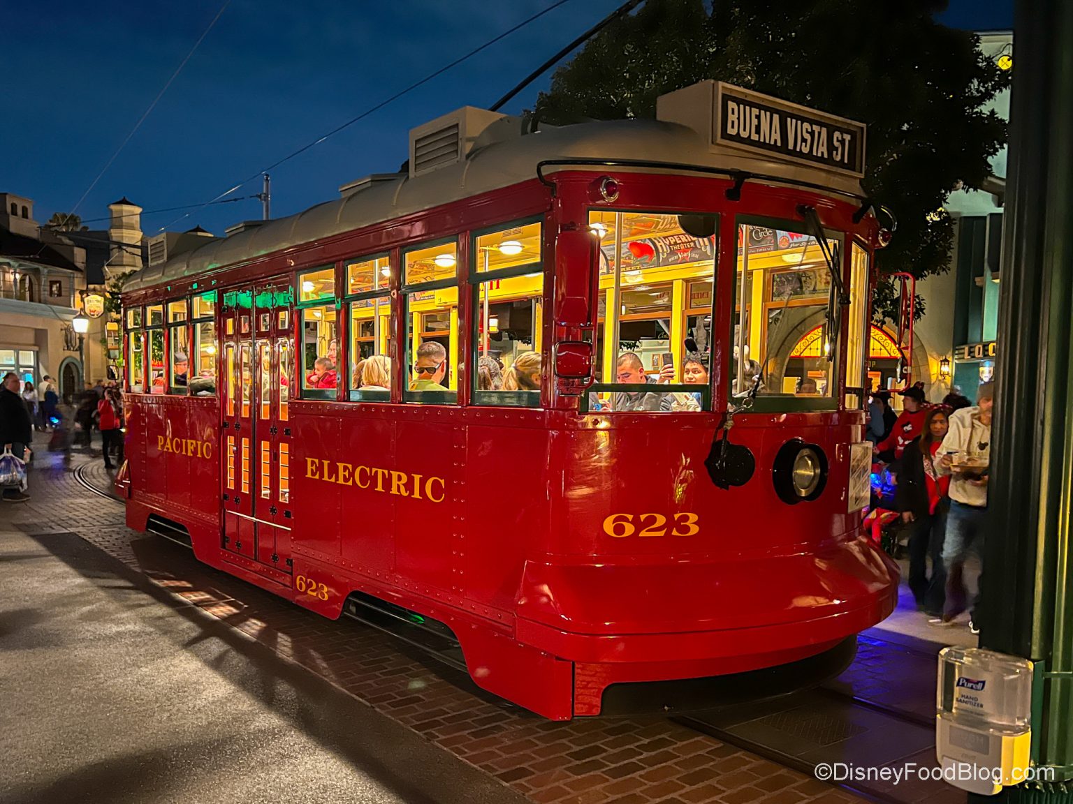 You Won't BELIEVE the Crowds at This Classic Disney Ride Before It ...