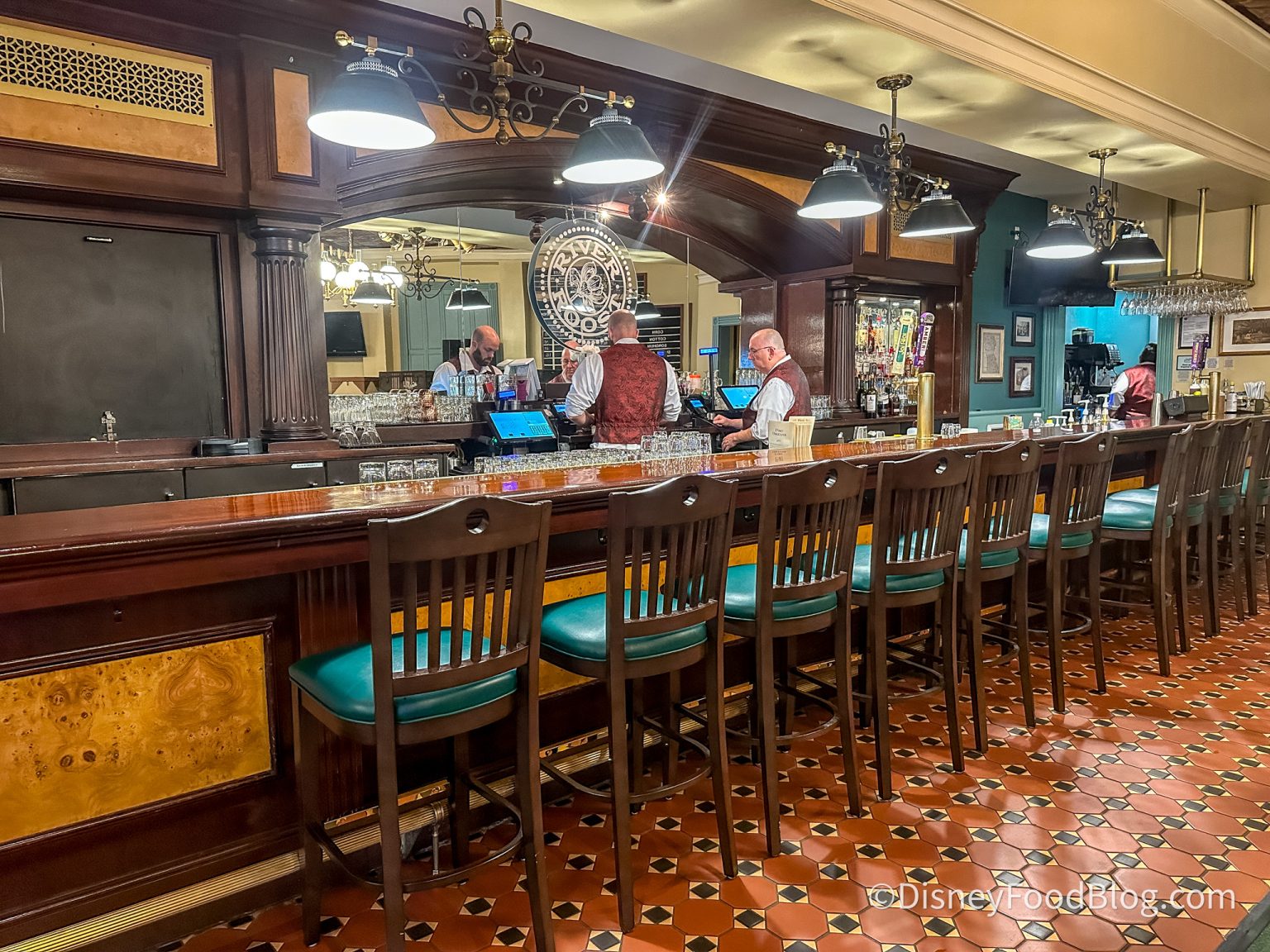 REVIEW: You Come for the Show at this Disney World Hotel Lounge, But ...