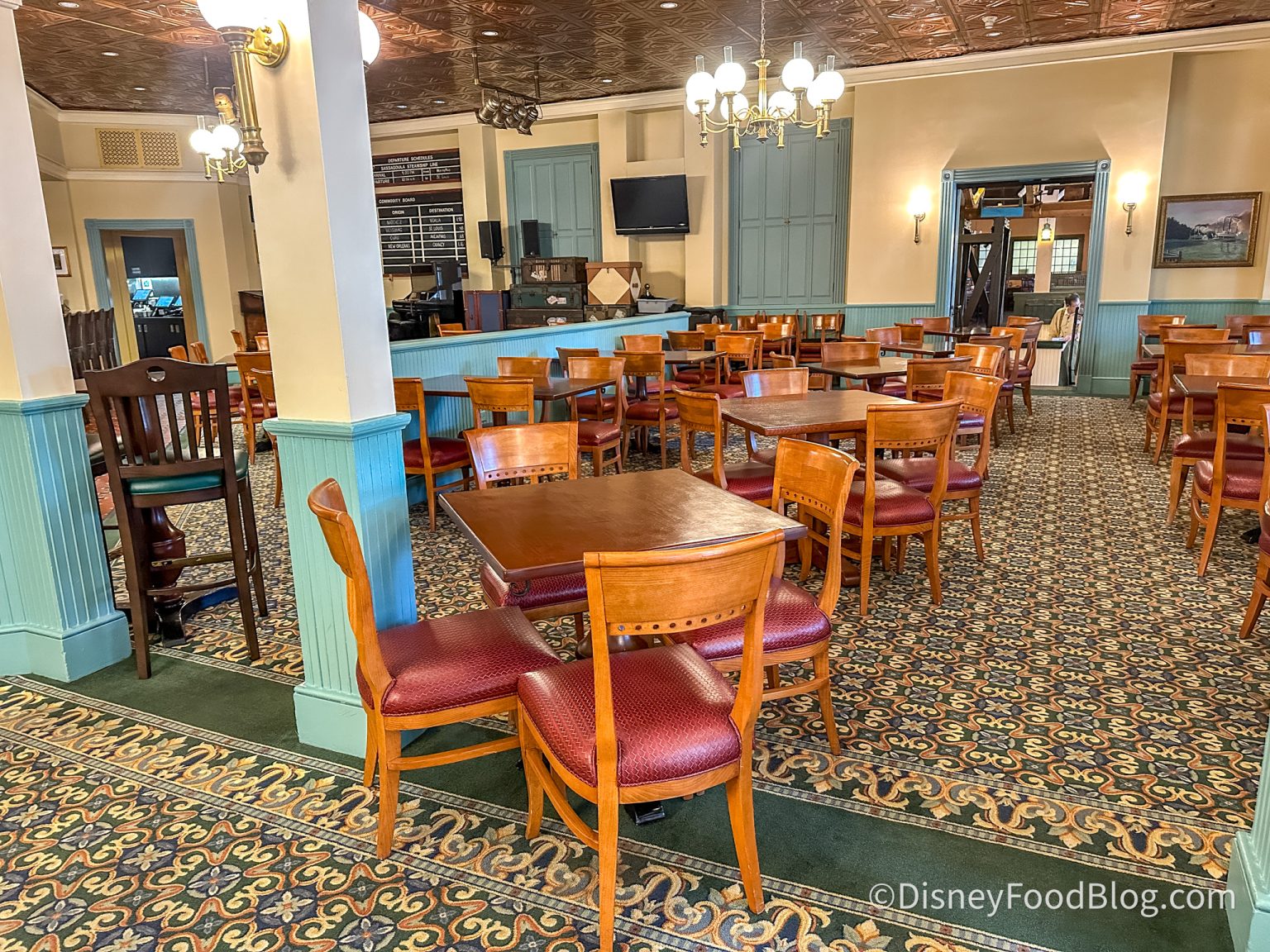 REVIEW: You Come for the Show at this Disney World Hotel Lounge, But ...
