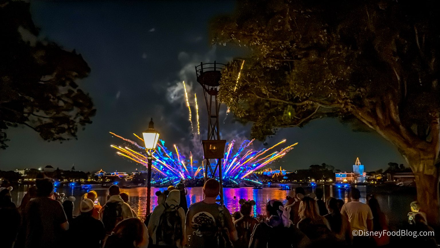 BREAKING: Fire, Black Smoke Seen Rising Behind EPCOT in Disney World ...