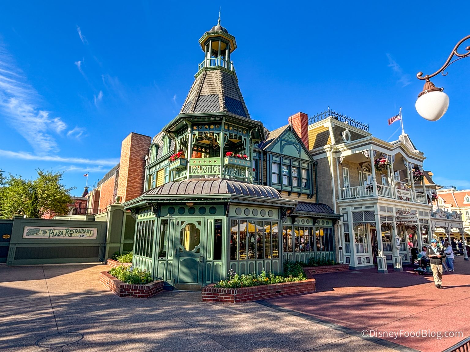REVIEW: This New Dessert Is About To Attract ALL the Disney Snack ...