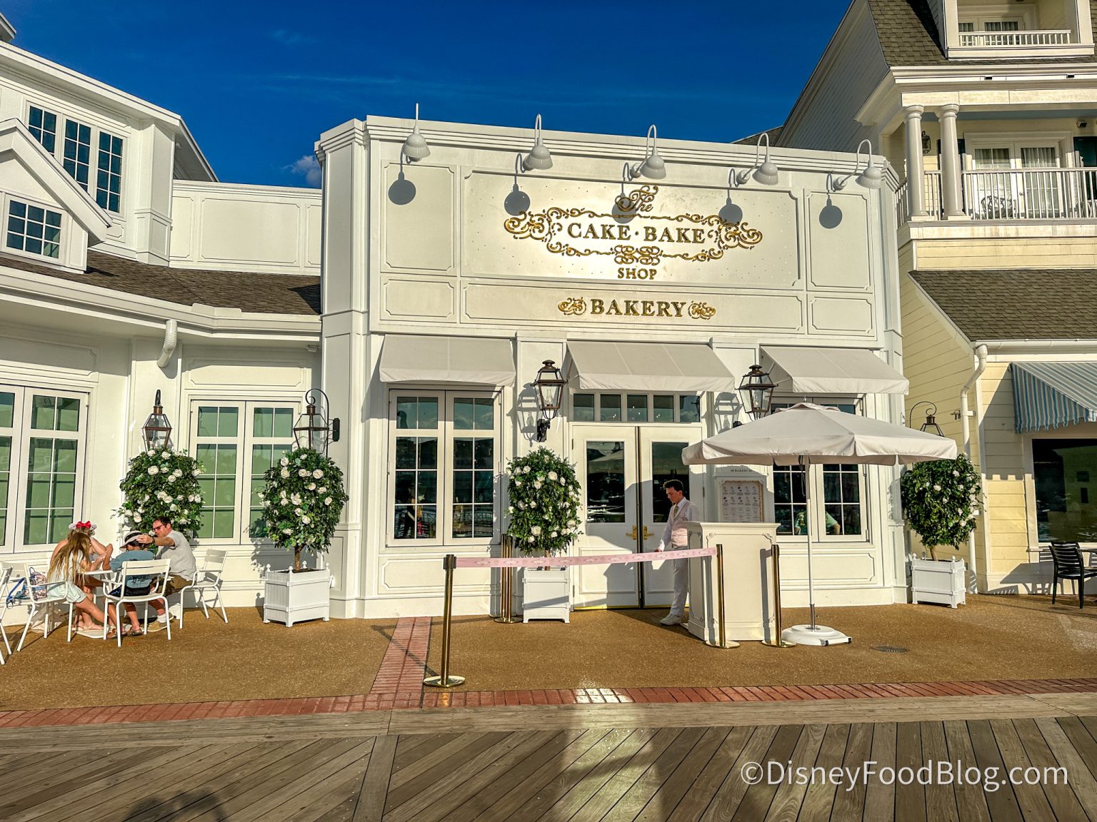 REVIEW: We Only Need 2 Words To Describe This $15 Cake Bake Shop Treat ...