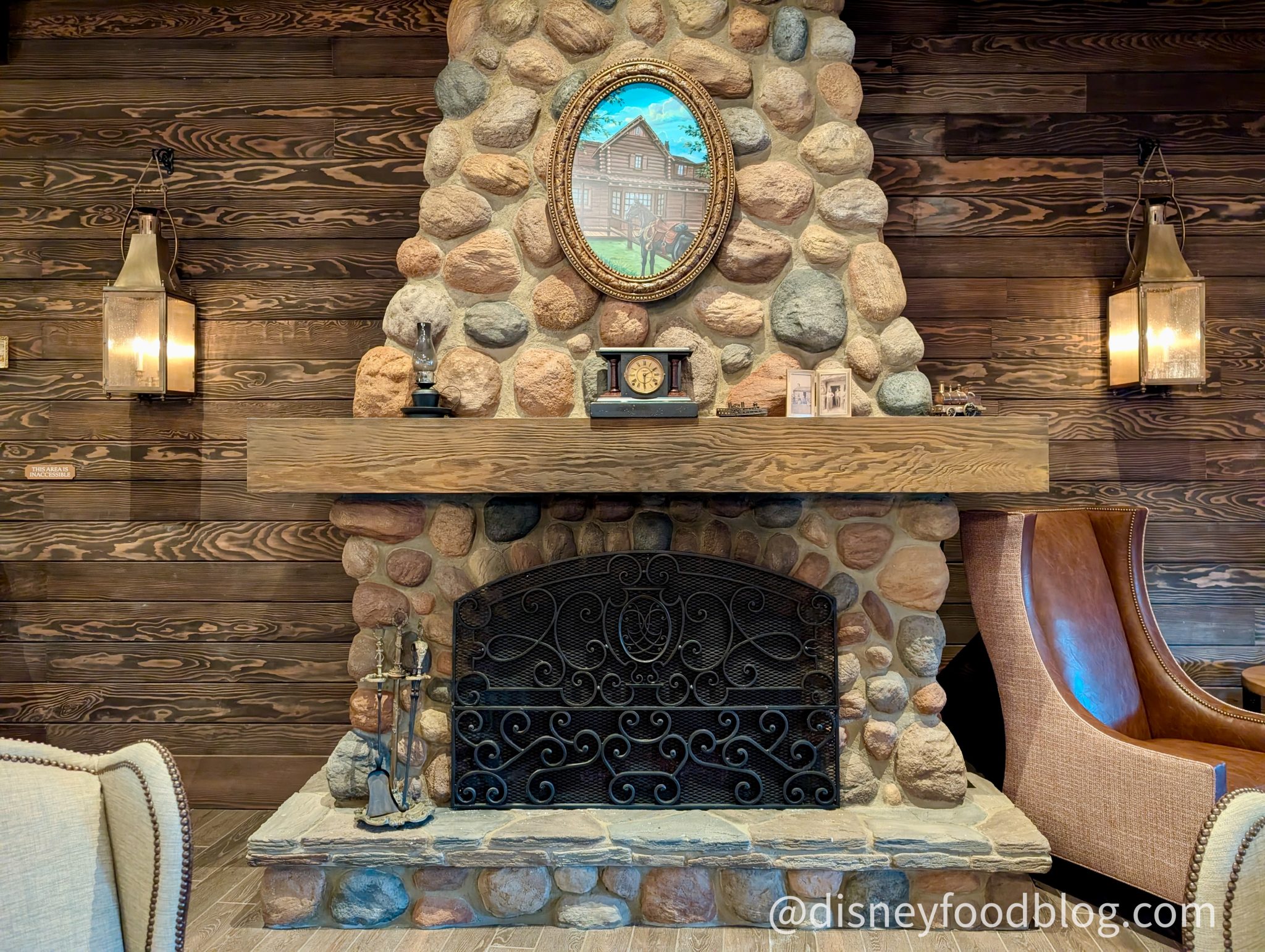 Space 220 Lounge vs. Space 220 Restaurant | the disney food blog
