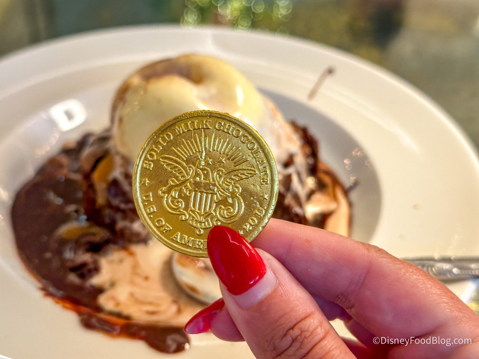 REVIEW: We Tried the Controversial $23 Cake Slices at Disney World's ...