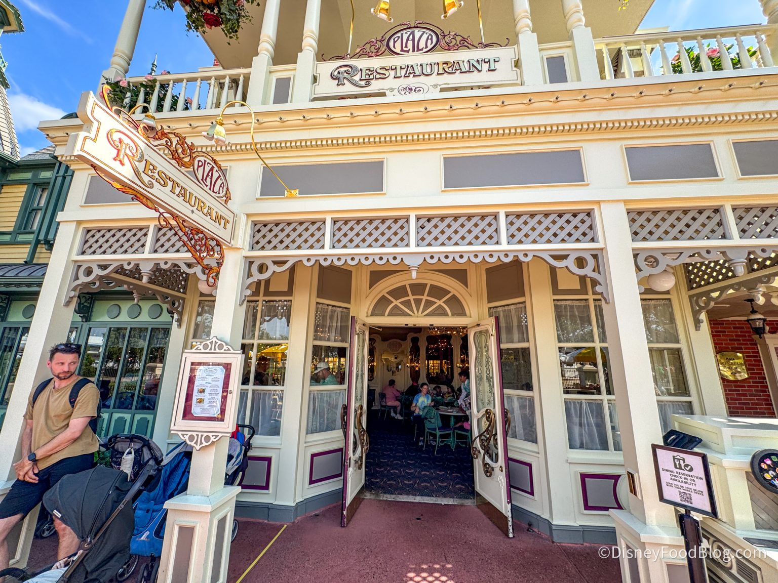 Every Restaurant You Can Find Christmas Dinner at Disney World | the ...