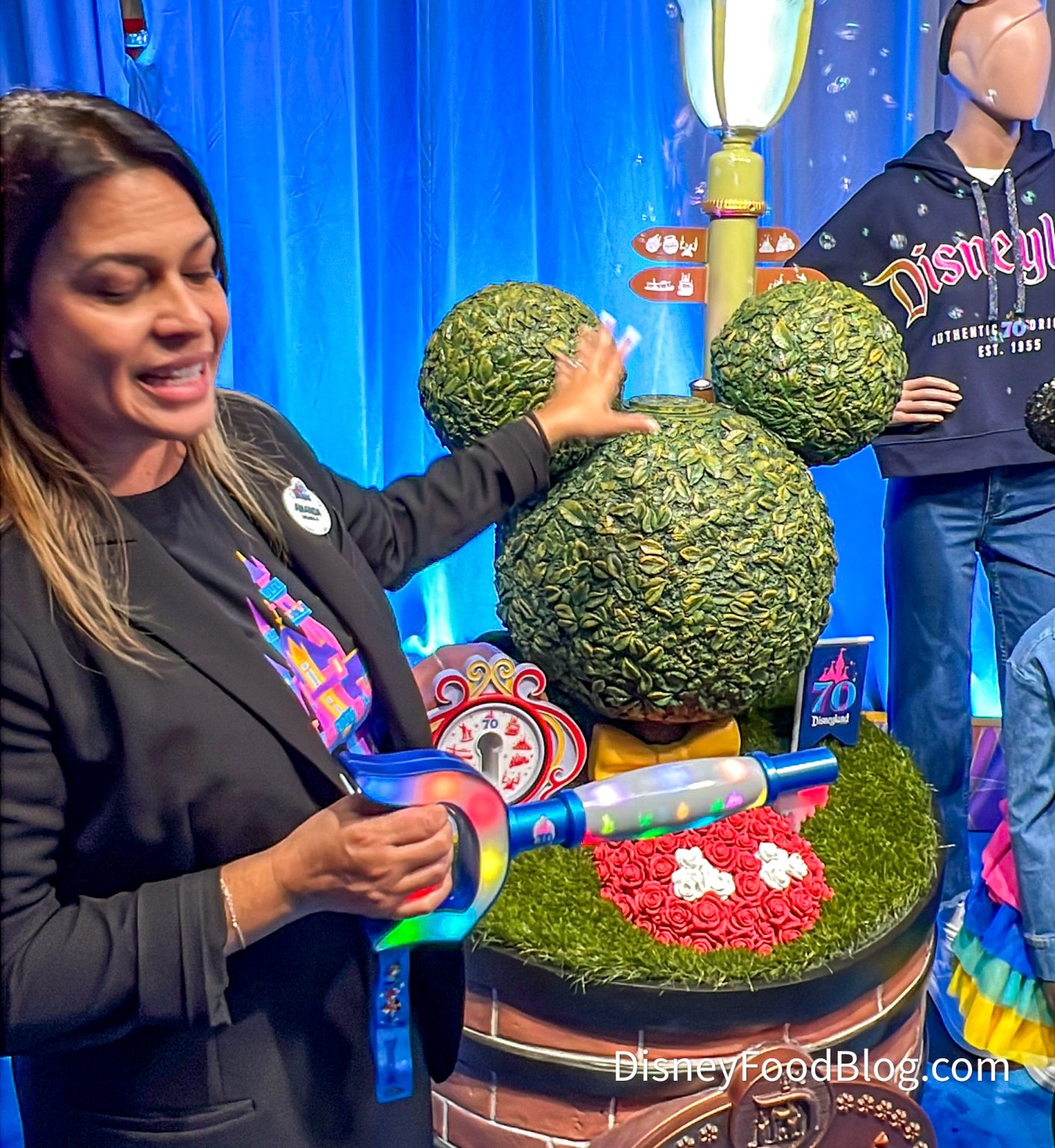 Disney's NEW Interactive Souvenir Experience Is HERE! Is The New ...