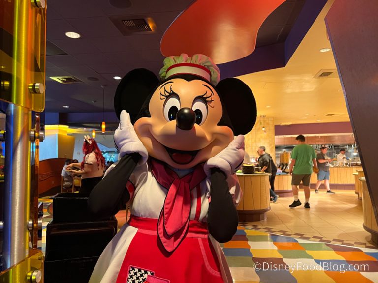 The Character Dining Restaurants Disneyland Experts Refuse to Book ...