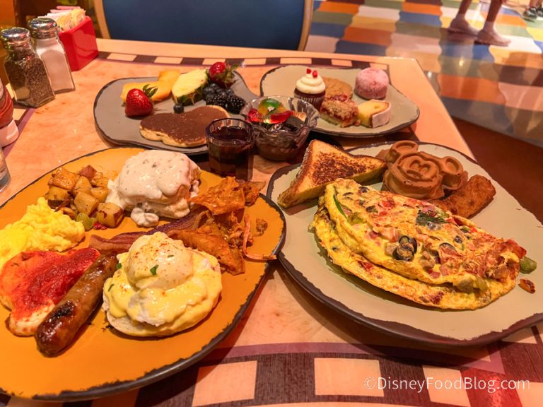 REVIEW: Why EVERYONE Should Try This Disneyland Hotel Restaurant At ...