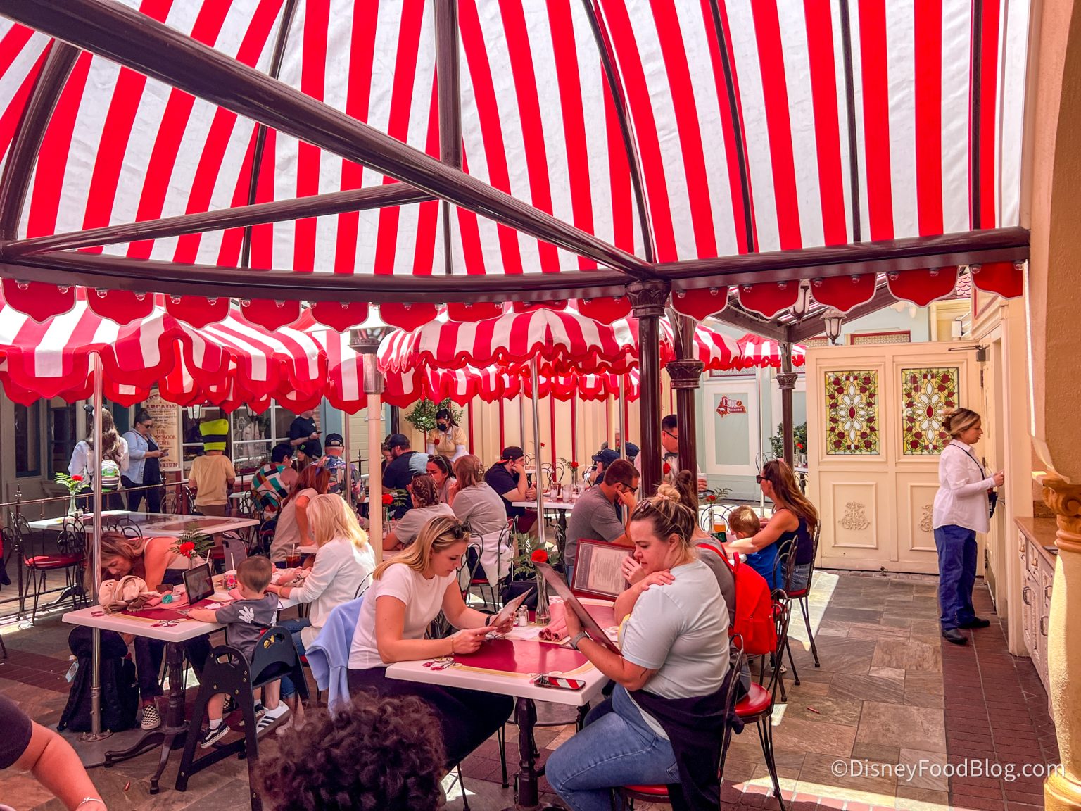 REVIEW: HOLD UP. Stop Skipping This Classic Comfort Food Restaurant in ...