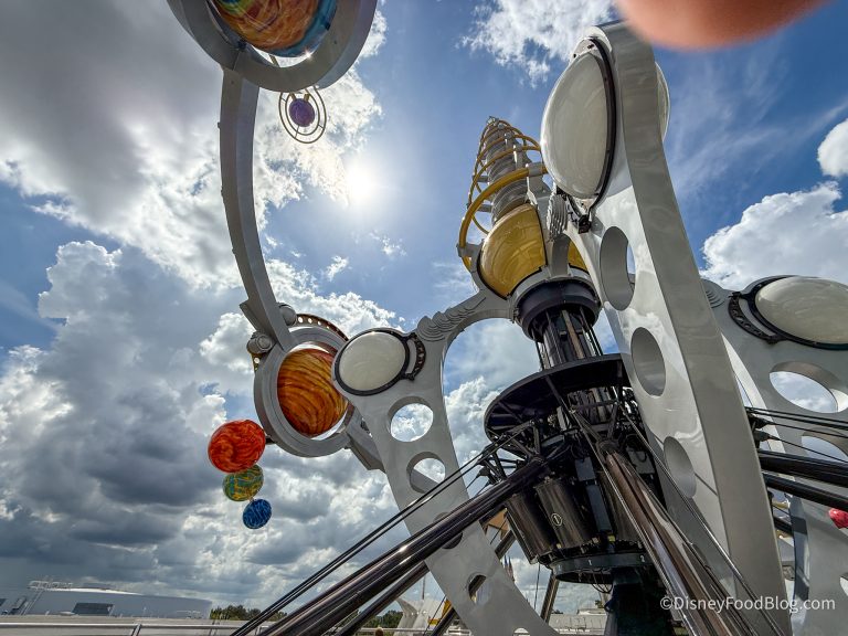 PHOTOS: See the New 'Coco' Scene at Mickey's PhilharMagic in Disney ...