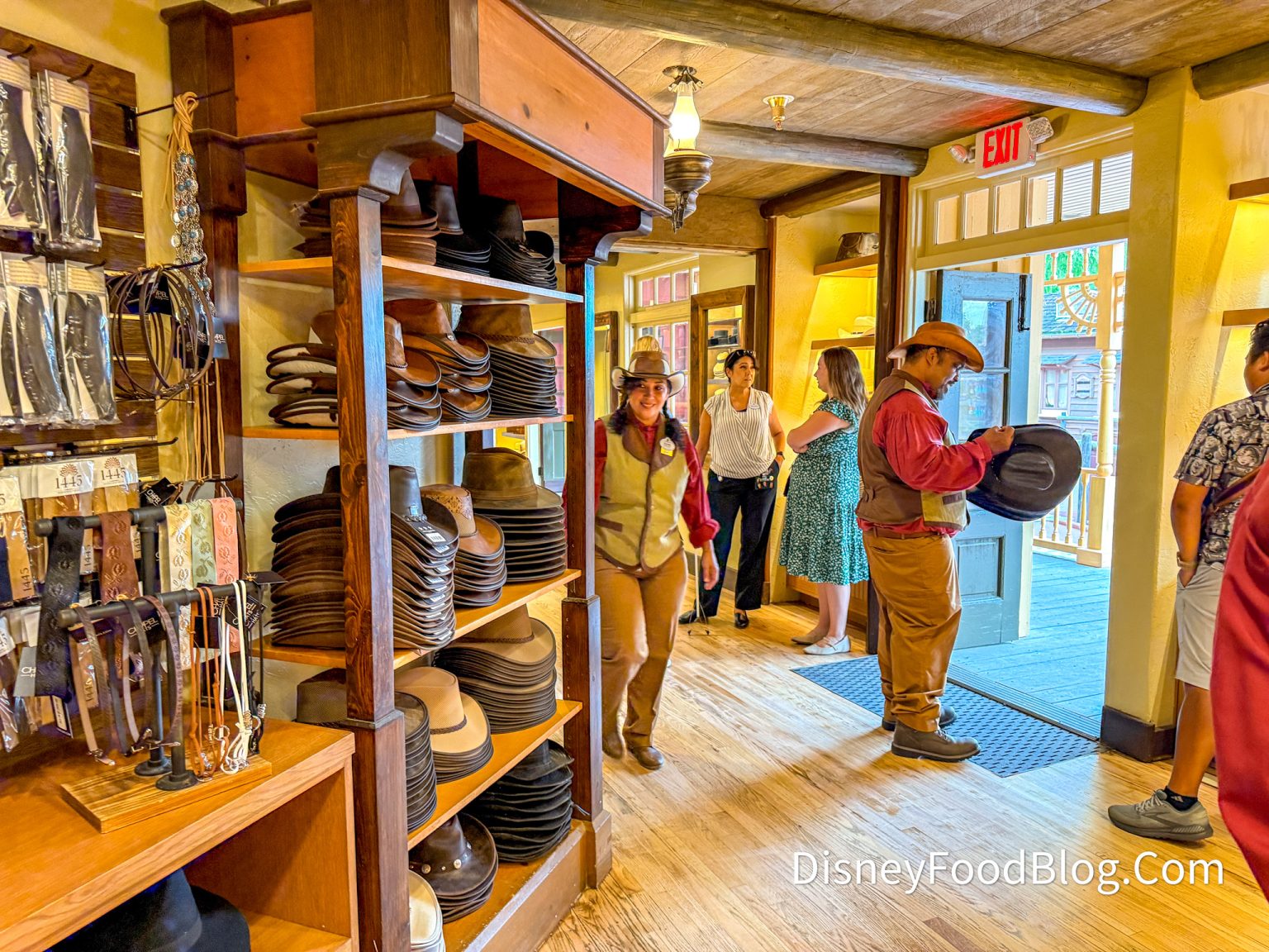A Long-Abandoned Magic Kingdom Store Has Finally Reopened! | the disney ...