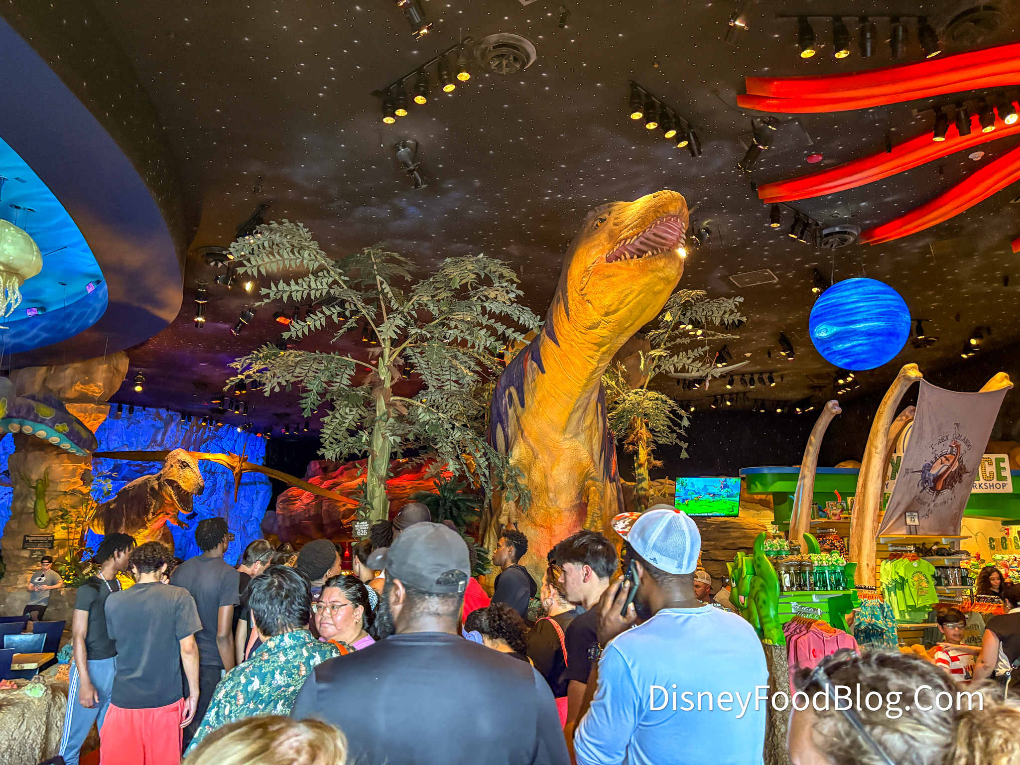 REVIEW: This Disney World Restaurant Is TONS Of Fun (With A Side of ...